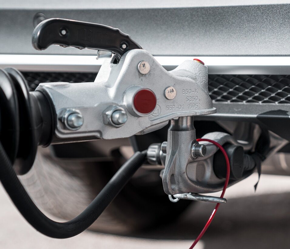 Humbaur | Coupling trailers correctly